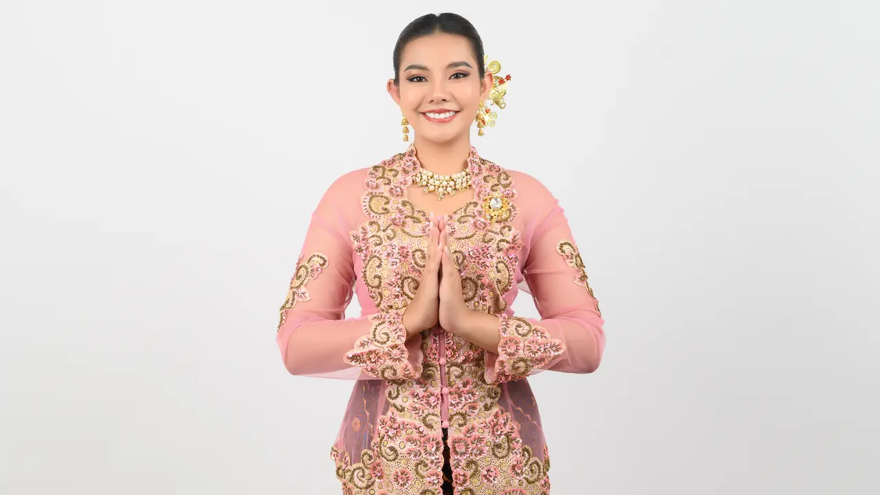 5 Tips dan Trik Mengenakan Kebaya Agar Terlihat Langsing dan Memesona ...
