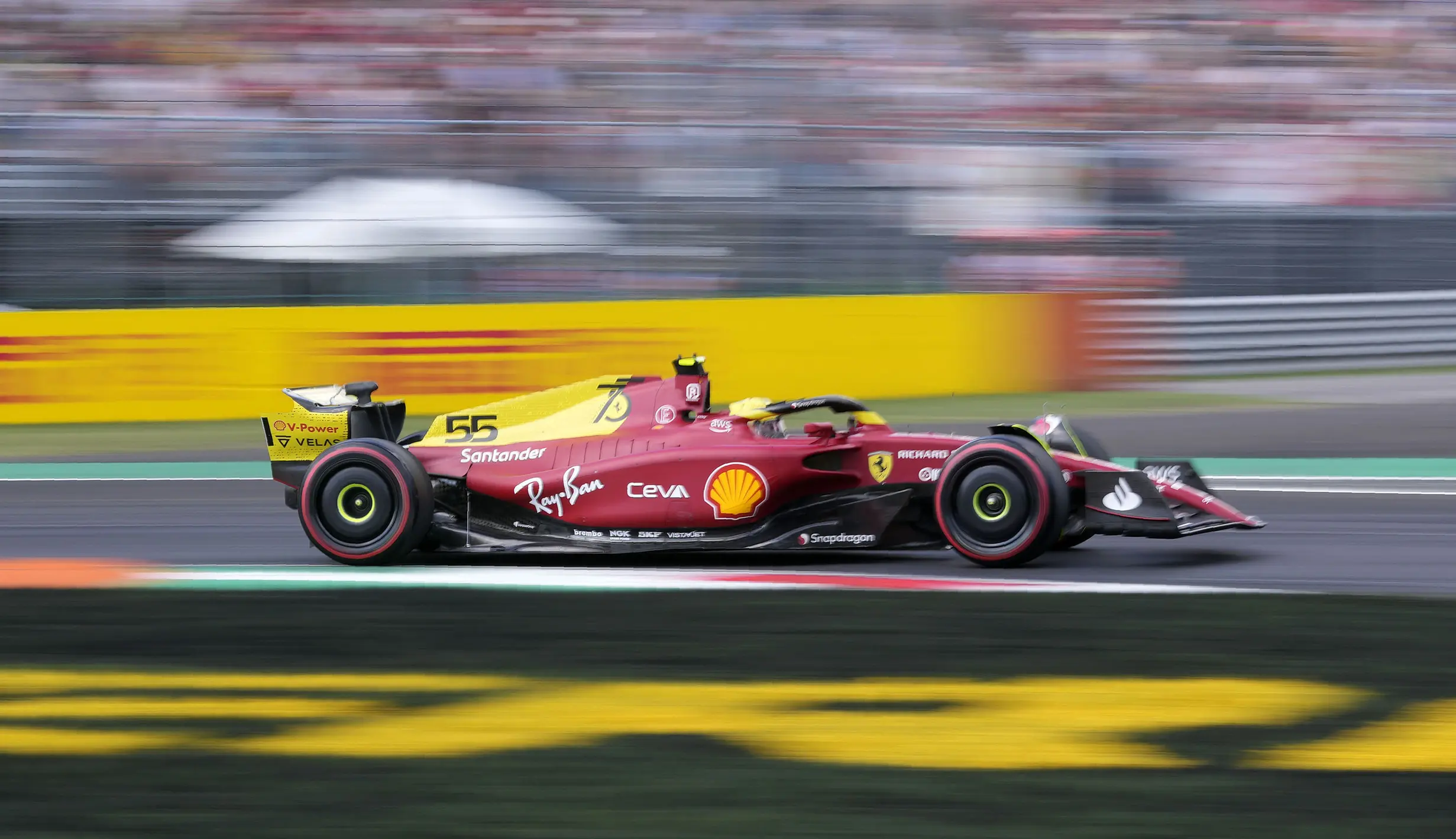 Foto: Kelir Kuning Meriahkan Mobil Ferrari F1-75 di Formula 1 GP Italia ...
