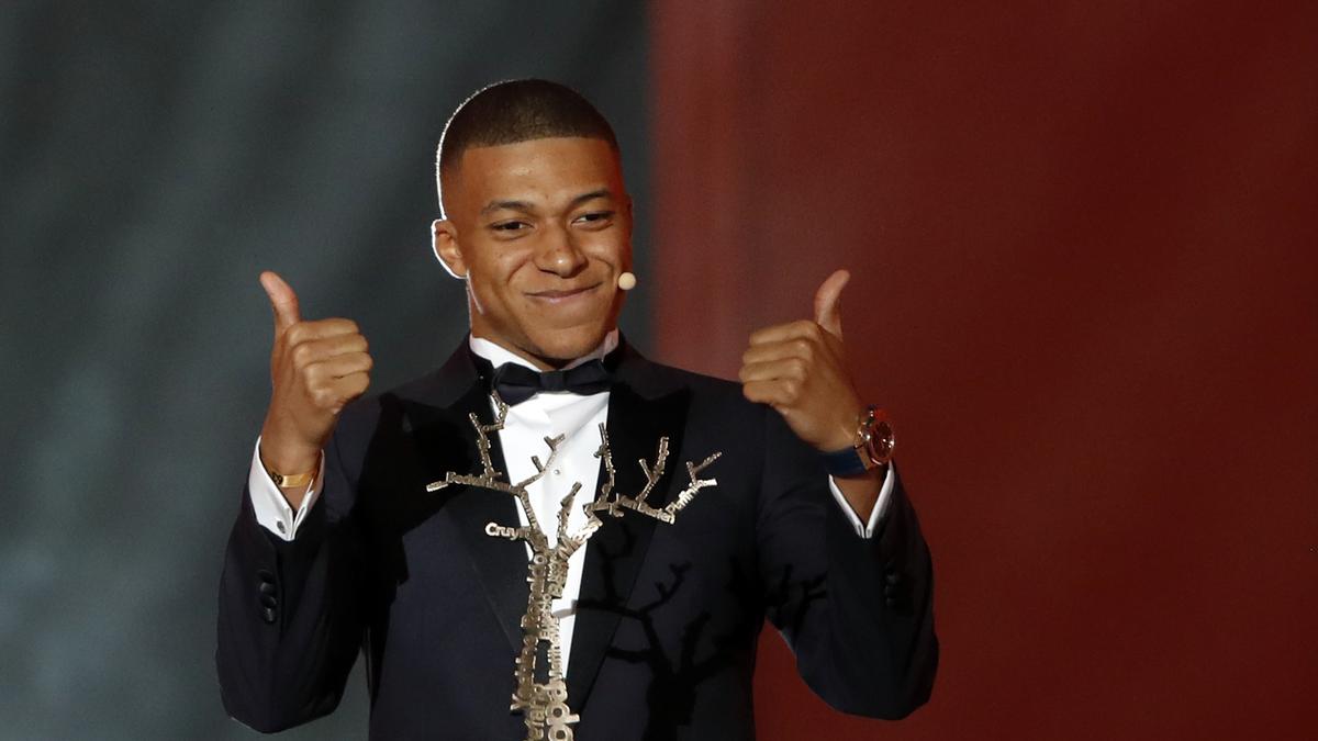 Kylian Mbappe Raih Penghargaan Trophee Kopa - Bola Liputan6.com