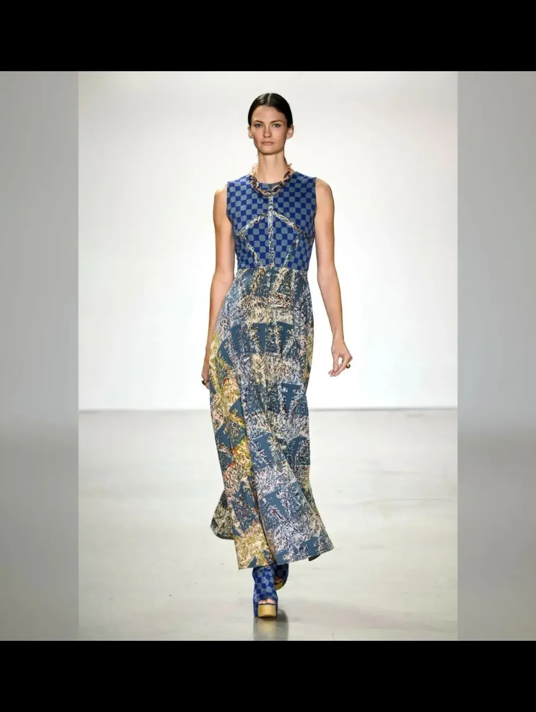 6 Potret Alleira Batik di Panggung New York Fashion Week 2023 Bawa ...