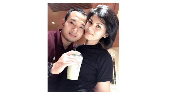 7 Potret Intan RJ dan Suami yang Selalu Romantis