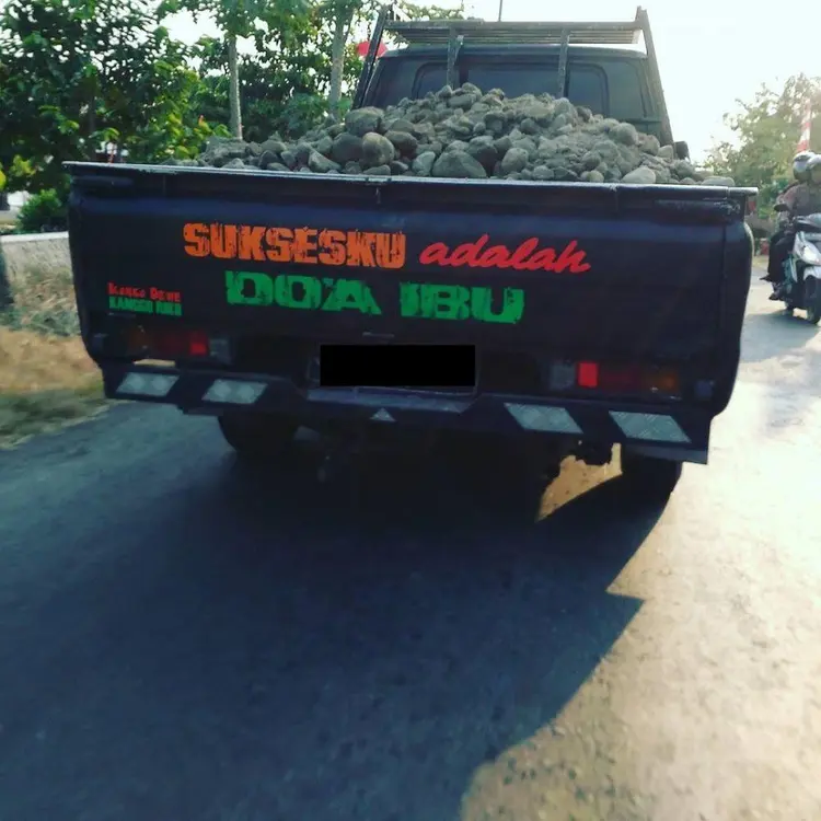 10 Potret Variasi Tulisan di Bak Pick Up, Berisi Pesan tapi juga Bikin ...