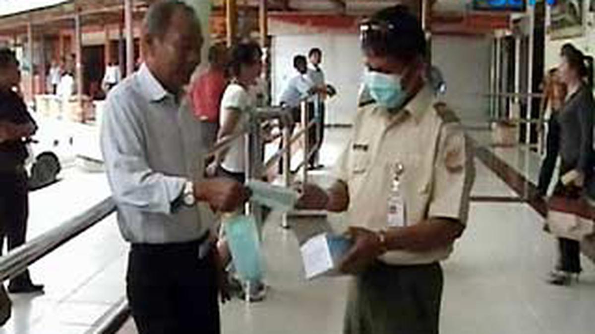 Bandara Polonia Wajibkan Penggunaan Masker - News Liputan6.com