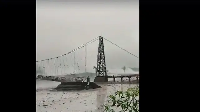 3 Fakta Jembatan Kali Regoyo Lumajang Putus Akibat Lahar Dingin Gunung Semeru, Terbelah Jadi Dua ...