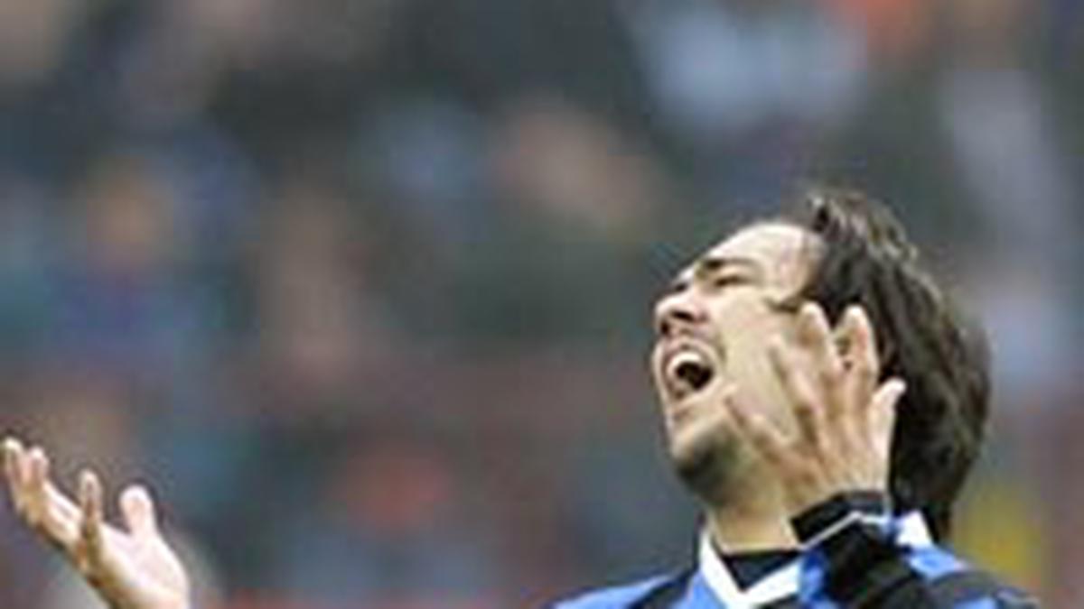 Recoba On, Zanetti Off - Bola Liputan6.com