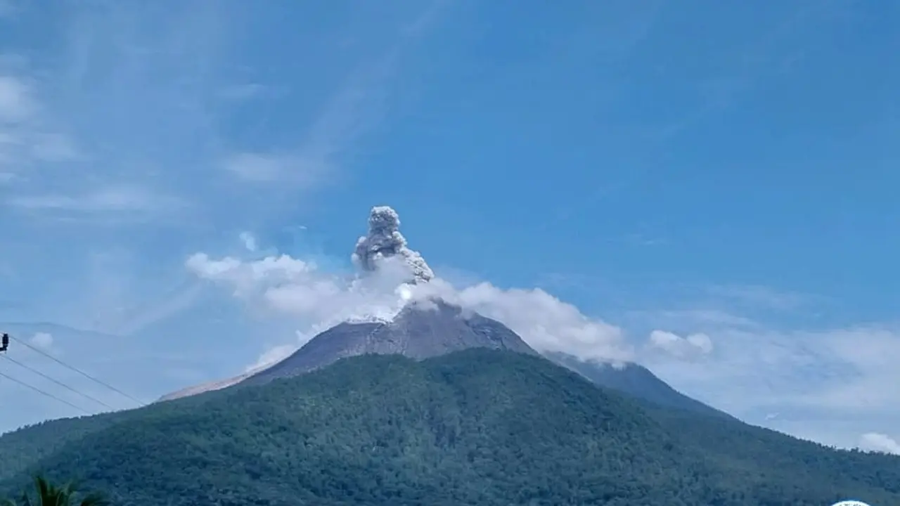 6 Gunung Api di Indonesia Meletus - Regional Liputan6.com