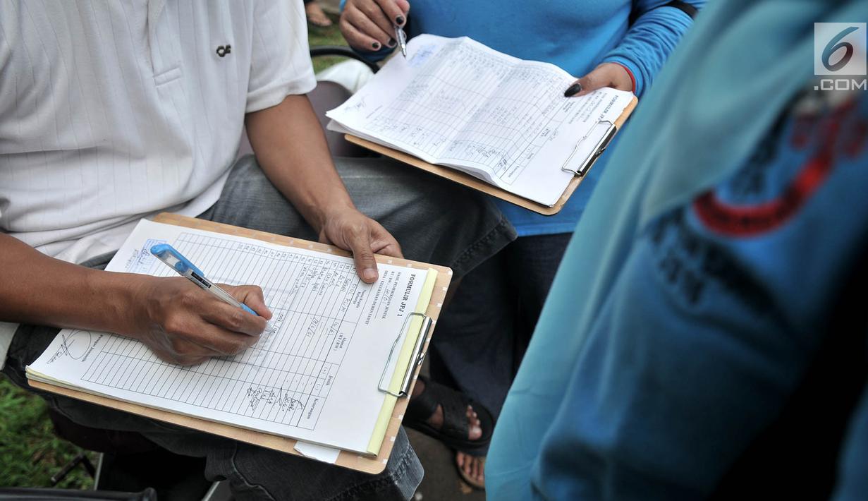 FOTO: Jumantik Duren Sawit Berantas Sarang Nyamuk DBD - Foto Liputan6.com