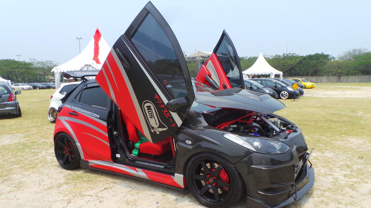 Mazda2 Street Racing, Modifikasi Pas Buat yang Suka Ngebut! - Otomotif ...