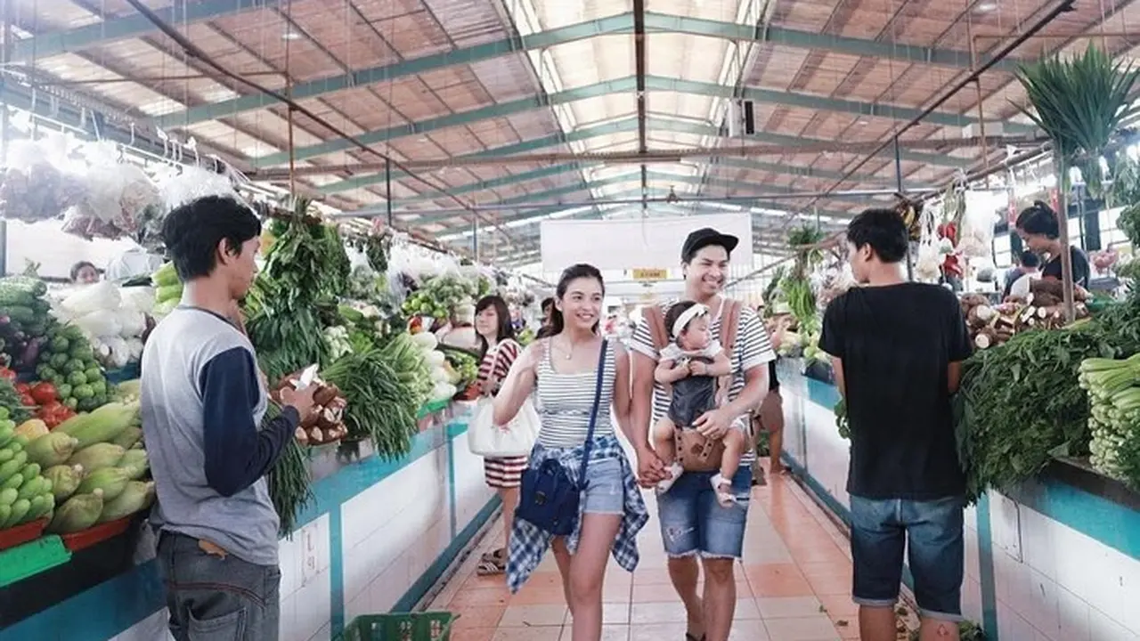 Kisah Inspiratif, 6 Artis yang Setia Menemani Istri Belanja di Pasar ...