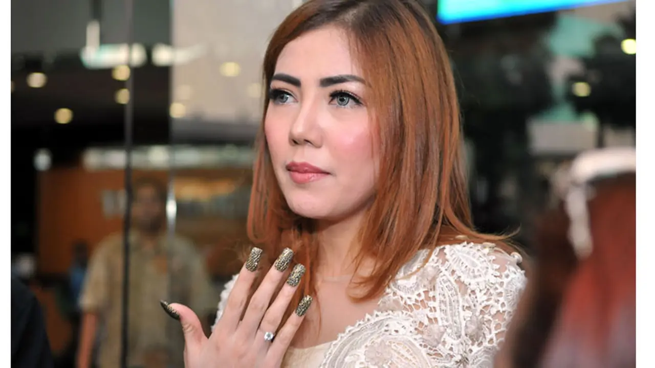 Mengintip Gaya Berpakaian Bella Shofie saat Hari Raya Idul Fitri ...