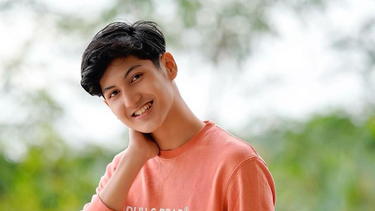 6 Potret Ganteng Shendy Karunia, Pendatang Baru yang Curi Perhatian di ...