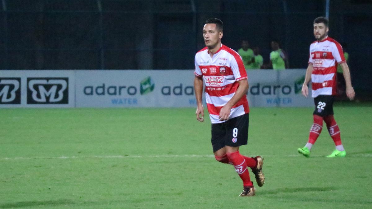 Jadi Top Scorer Persib 2017, Raphael Maitimo Lanjutkan Peran Striker di MU