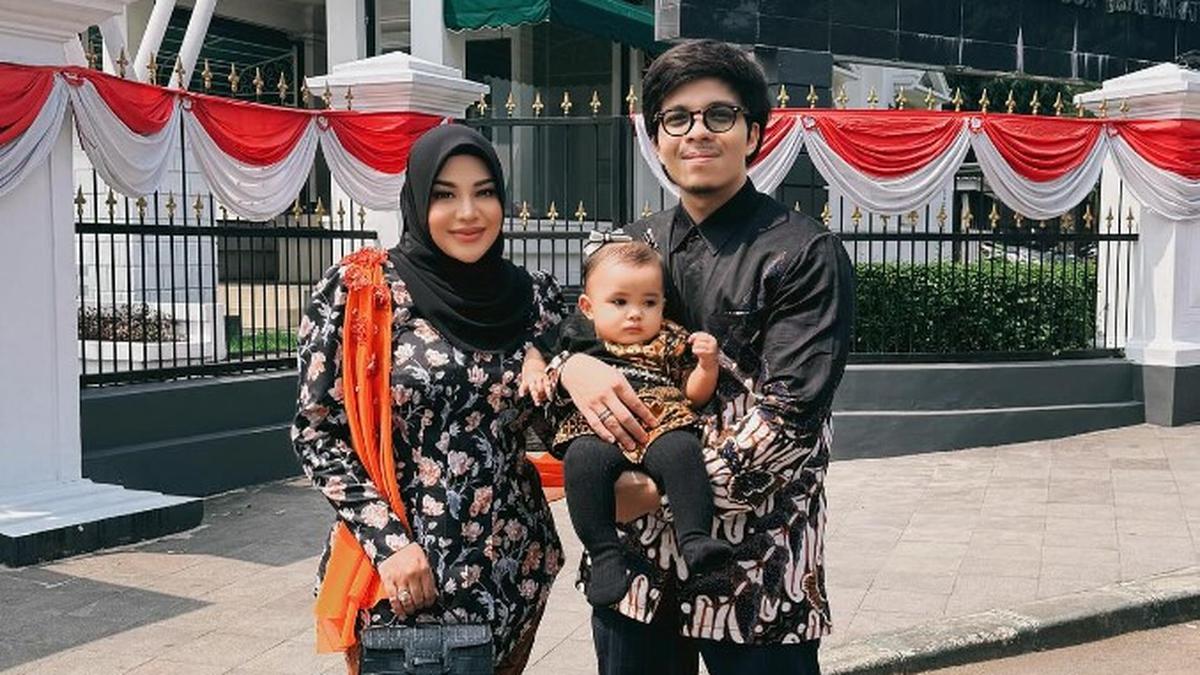 6 Potret Aurel Hermansyah Tampil Berkebaya di Tasyakuran 7 Bulan Kehamilan Erina Gudono - Hot ...