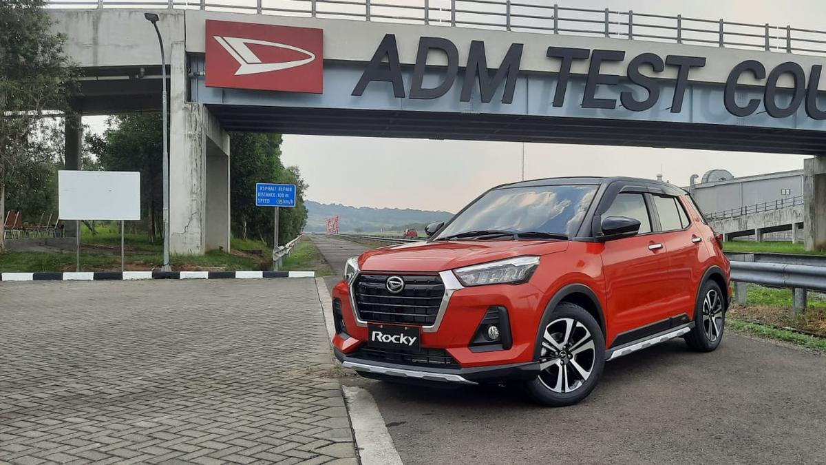 Bukan Mobil Mewah, Inilah Karakter Pembeli Daihatsu Rocky - Otomotif ...