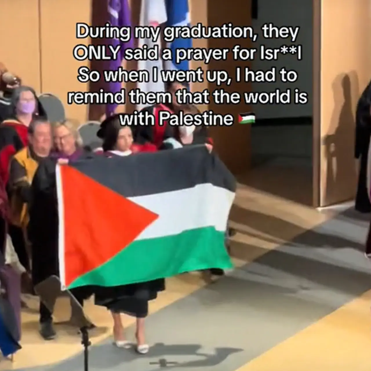 Di Balik Aksi Seorang Mahasiswa Kibarkan Bendera Palestina Saat Wisuda ...