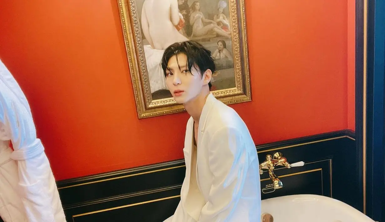 Ulang Tahun ke-31, Potret Pesona Leo VIXX yang Kian Bersinar - Foto ...