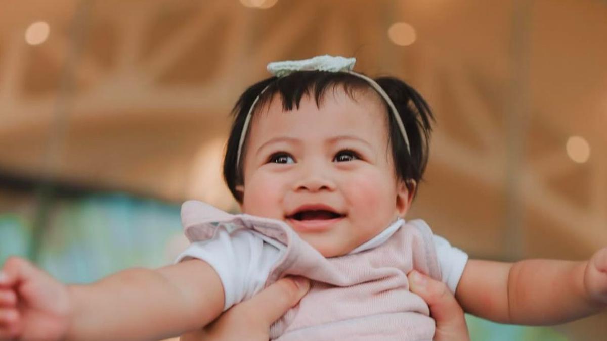 Baby Lily, Anak Raffi Ahmad dan Nagita Slavina, Siap Menyambut 2025 dengan Senyum Menggemaskan ...