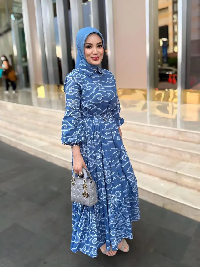 7 Model Dress Batik Kekinian untuk Muslimah Muda, Tampil Fresh tanpa ...