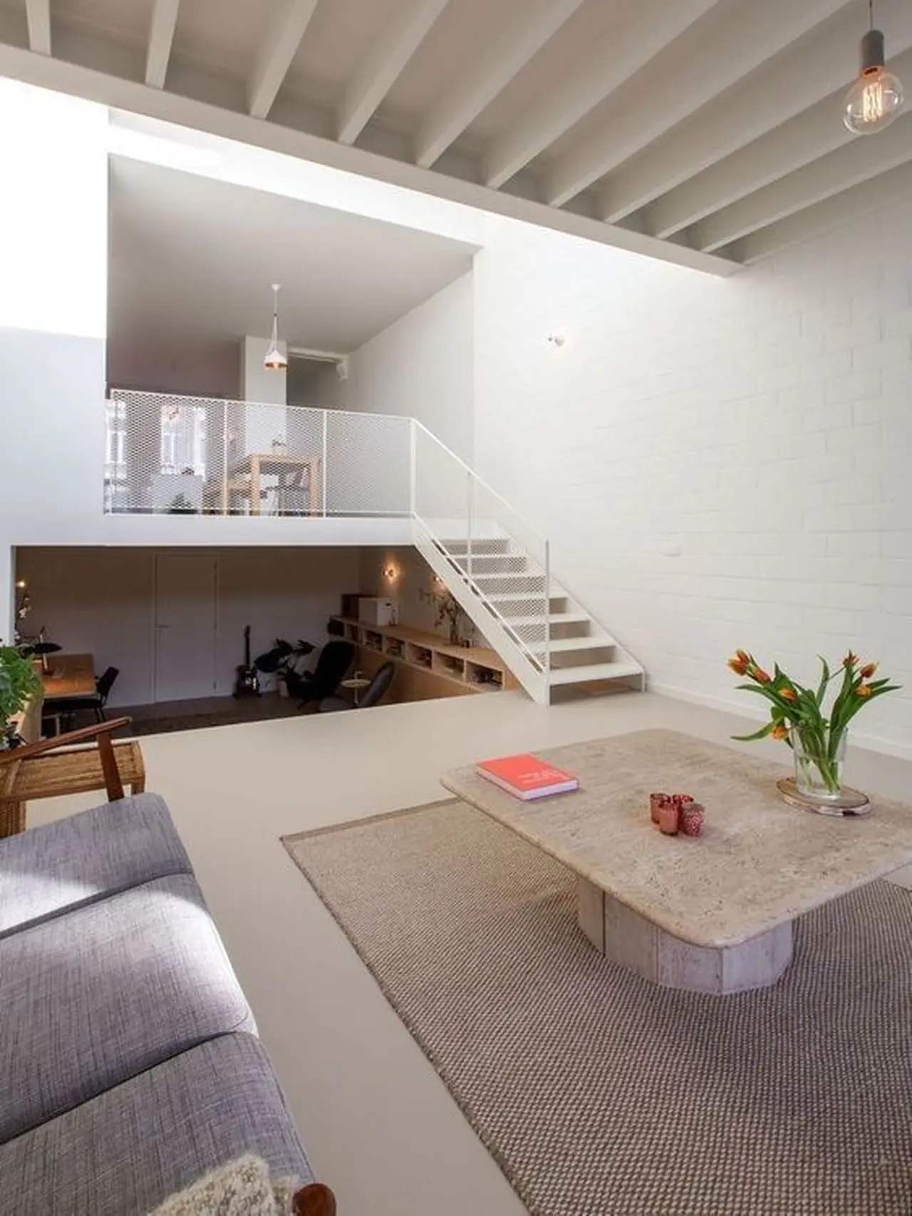 7 Desain Rumah Split Level Minimalis, Bikin Hunian Mungil Terasa Lega ...