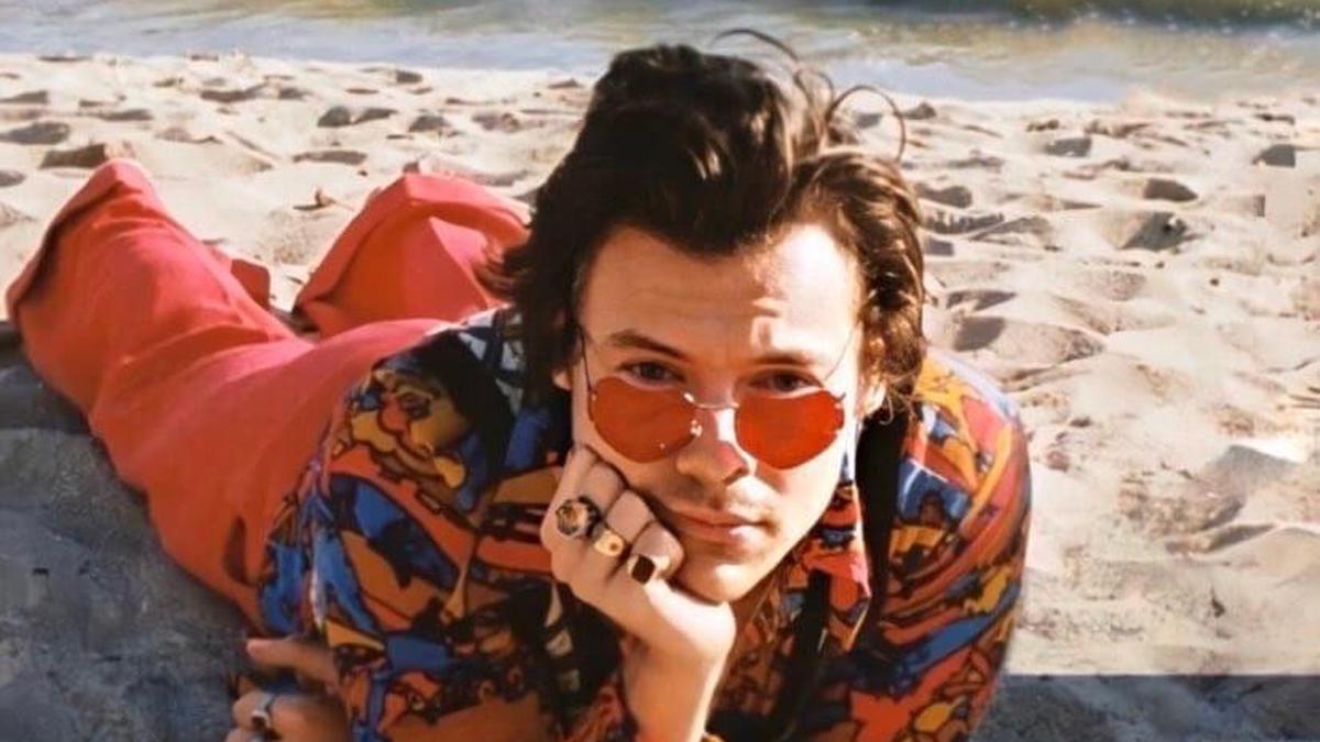 Harry Styles Rilis MV Watermelon Sugar yang Penuh 'Sentuhan'