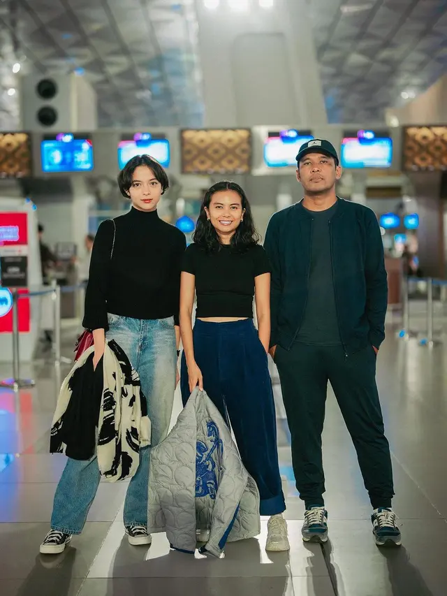 7 Potret Pemain Gadis Kretek Berangkat ke BIFF 2023 di Busan, Penuh Antusias - Hot Liputan6.com