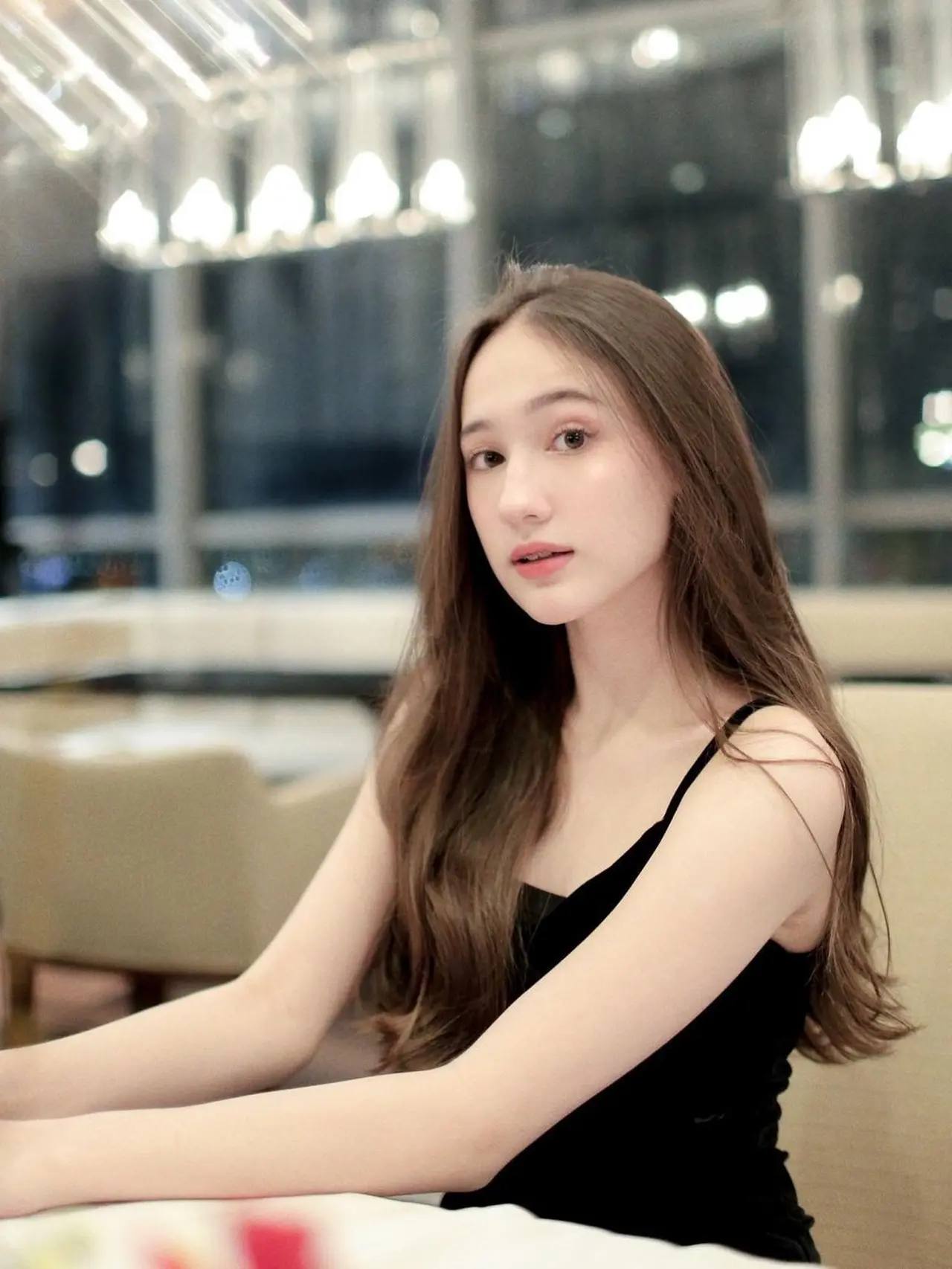 Profil Laura Moane Pemeran Si Culun Lesti di Sinetron Dari Jendela SMP ...