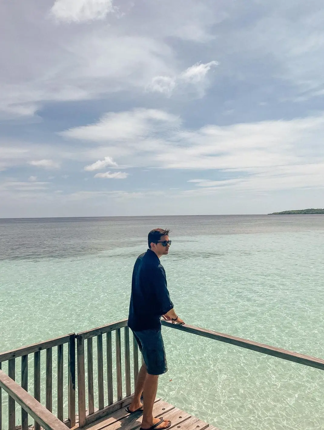 Potret Ganteng Andrew Andika Pakai Kacamata, Makin Macho - Foto ...