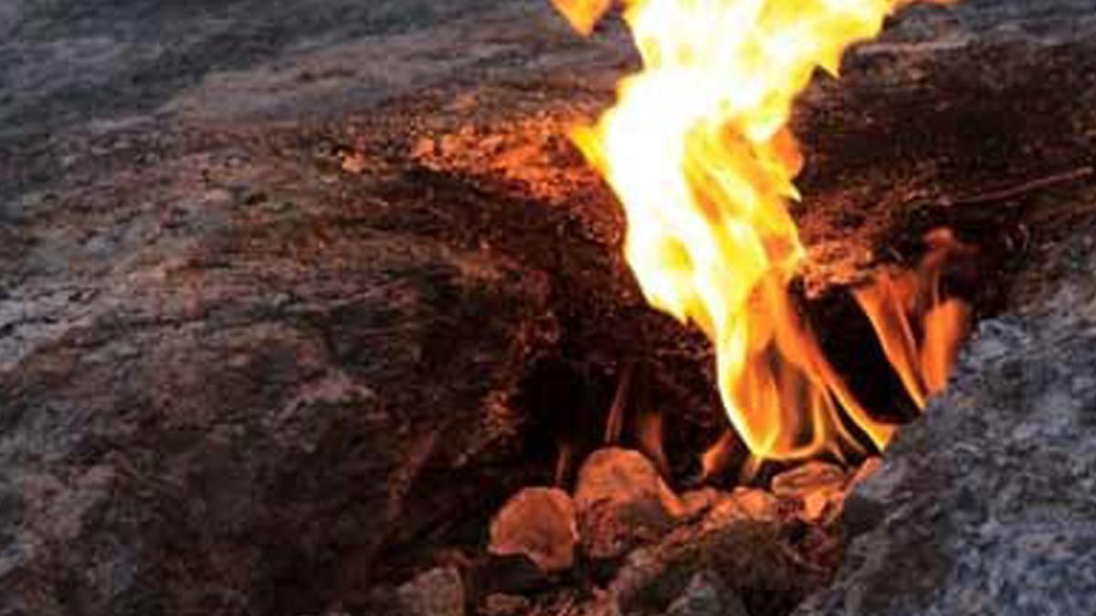 6 Wisata Api Abadi di RI yang Tak Padam oleh Hujan Badai - Citizen6 ...