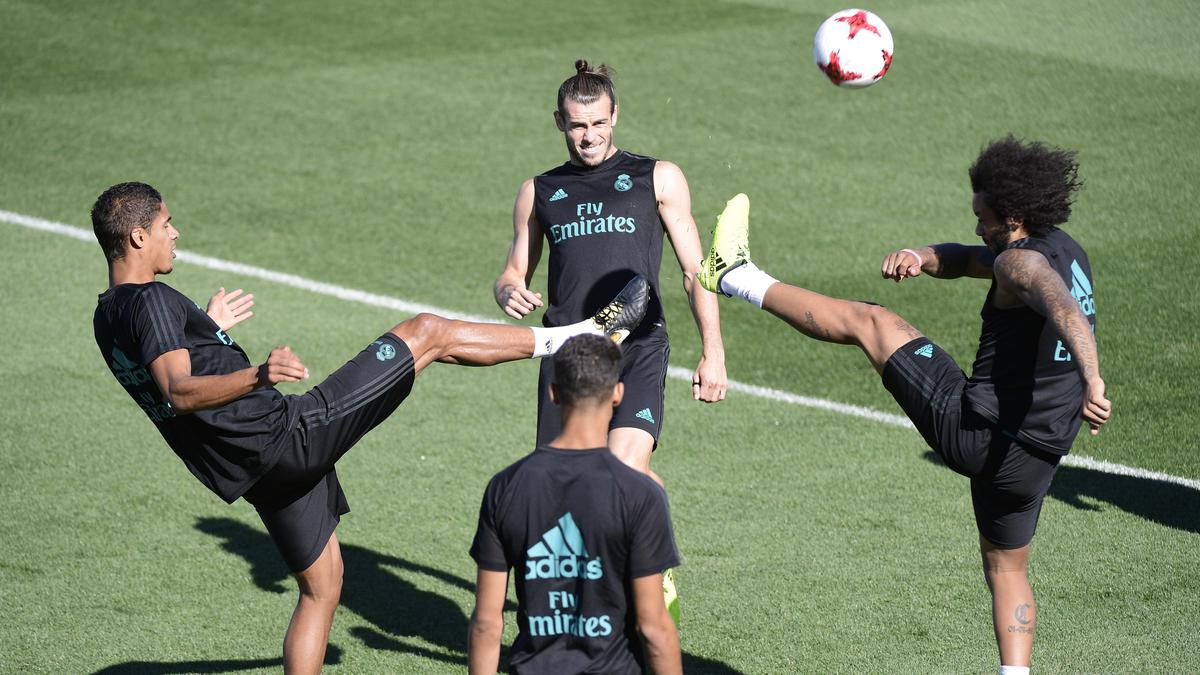 Ballack: PSG Bukan Tandingan Real Madrid - Bola Liputan6.com