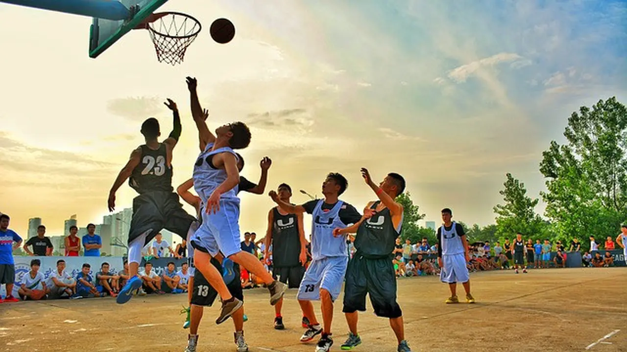 4 Teknik Passing dalam Permainan Bola Basket Lengkap dengan Tata Cara ...