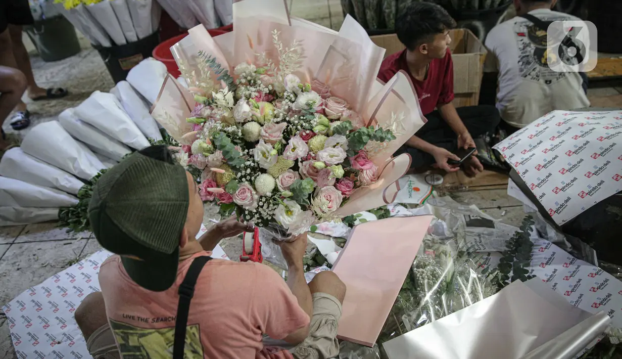 FOTO: Penjualan Bunga Buket di Hari Valentine Alami Penurunan - Foto ...