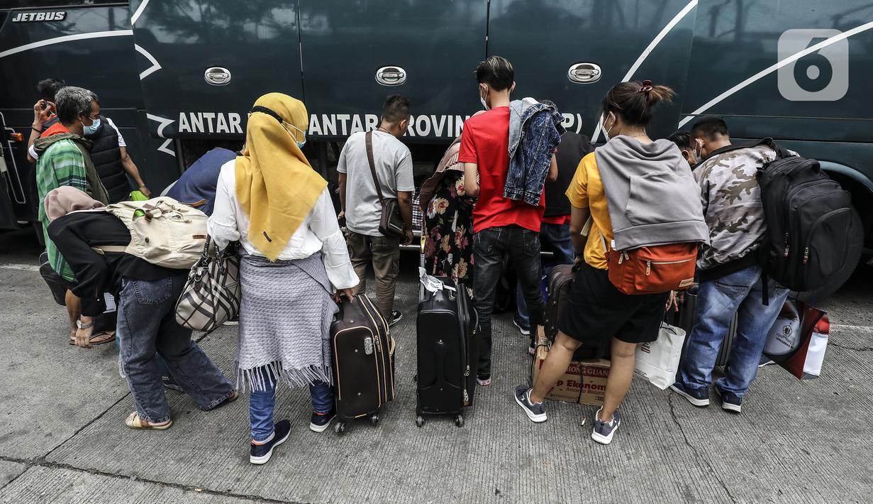 FOTO: Terminal Grogol Mulai Dipadati Pemudik - Foto Liputan6.com