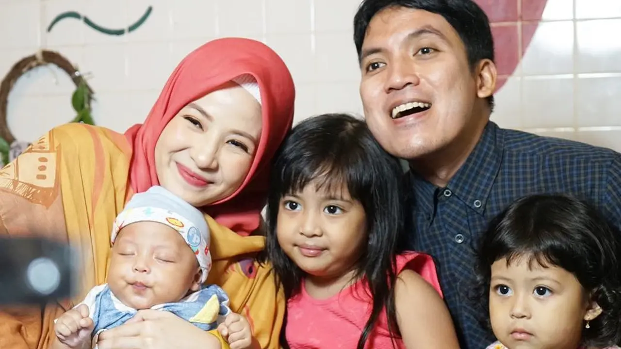 Cara Natasha Rizki Agar Anak tak Ketagihan Main Gadget - Entertainment ...