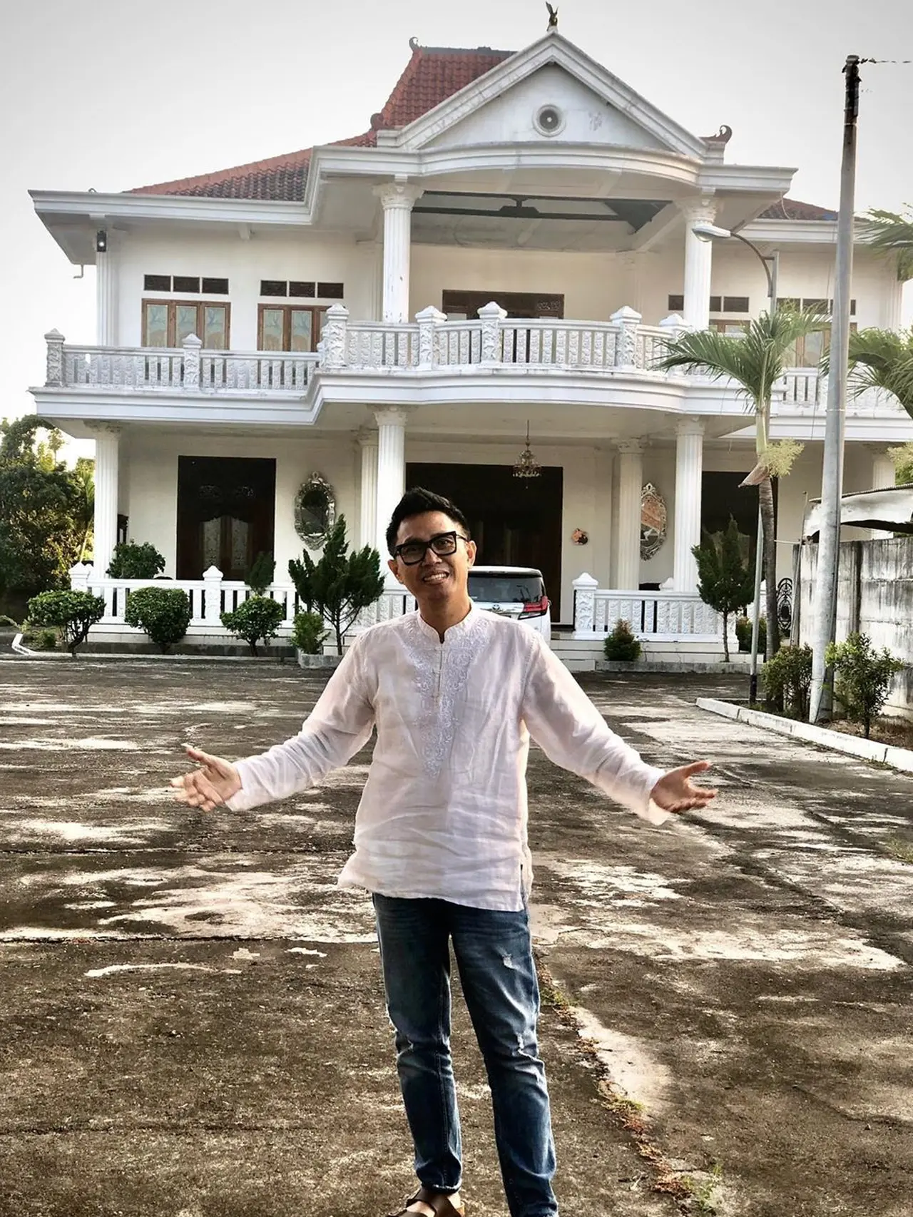 5 Potret Megahnya Desain Rumah Eko Patrio yang Artistik - ShowBiz ...