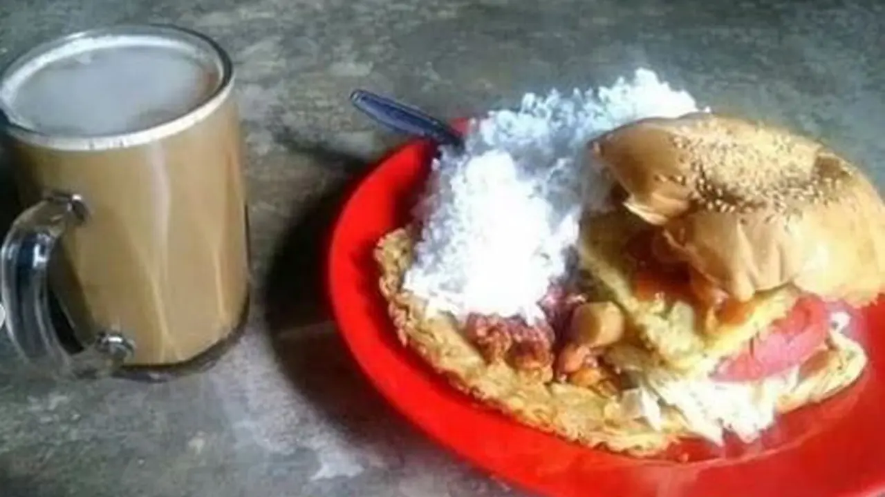 6 Potret Makan Burger Pakai Nasi Ini Nyeleneh, Orang Indonesia Banget - Hot Liputan6.com