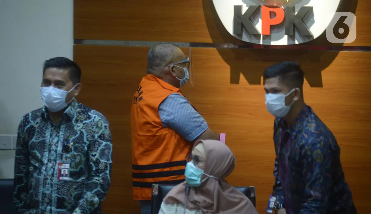 FOTO: KPK Tahan Mantan Anggota Komisi IX Irgan Chairul Mahfiz - Foto ...