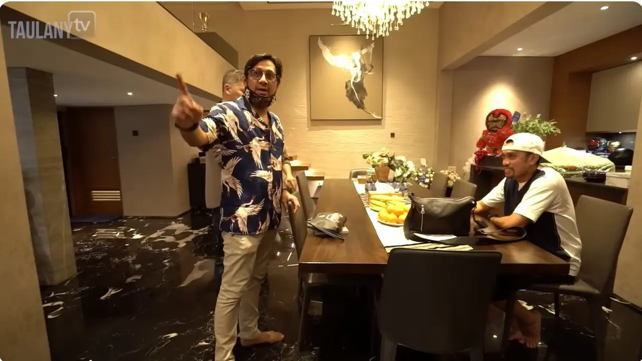 9 Potret Rumah Ahmad Sahroni, Anggota DPR RI yang Dijuluki Crazy Rich Tanjung Priok - ShowBiz ...