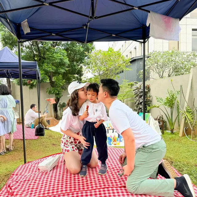 7 Potret Shandy Aulia dan Mantan Suami Piknik Bareng Anak, Tampil Kompak - Hot Liputan6.com