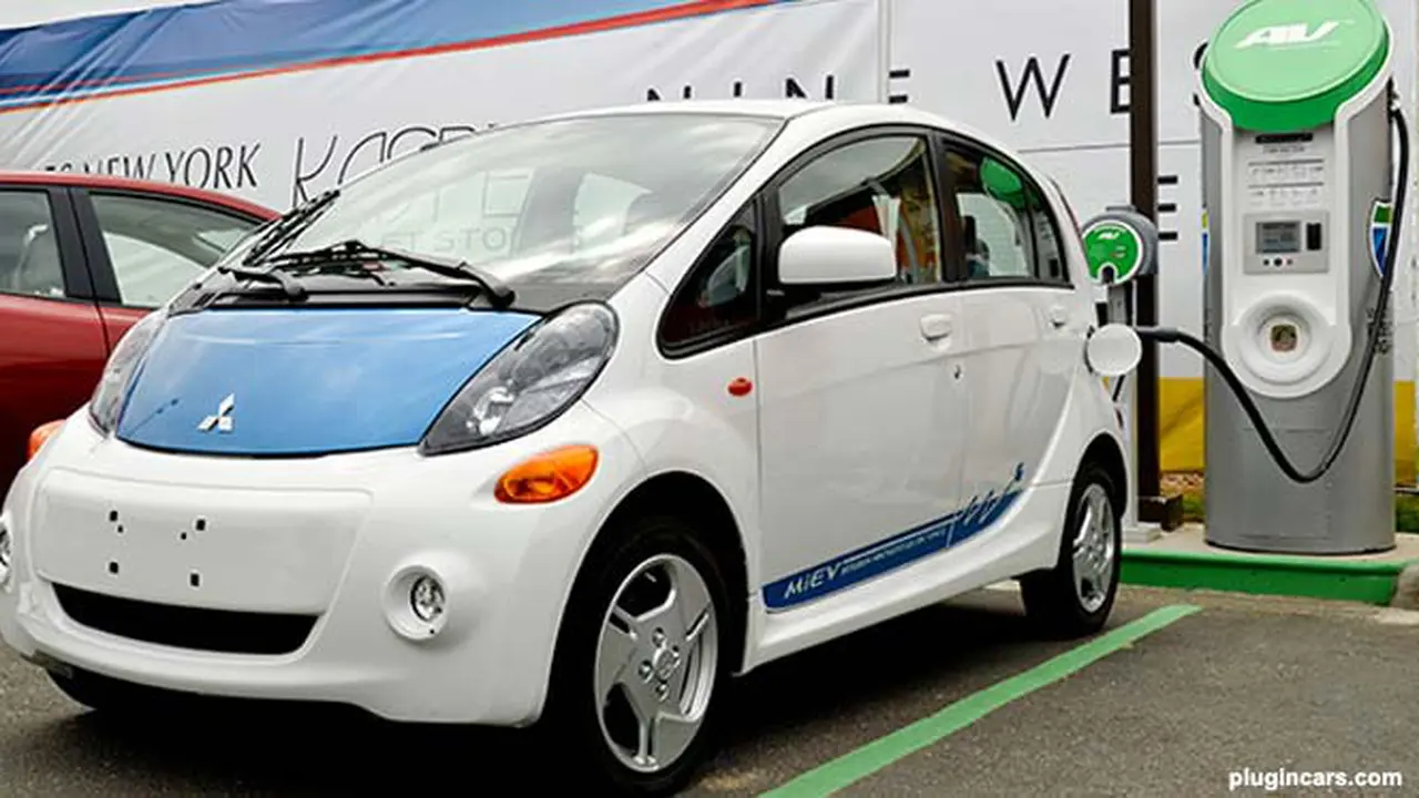 BPPT Kembangkan Mobil Listrik Pakai Sistem Pantograf KRL - Bisnis ...