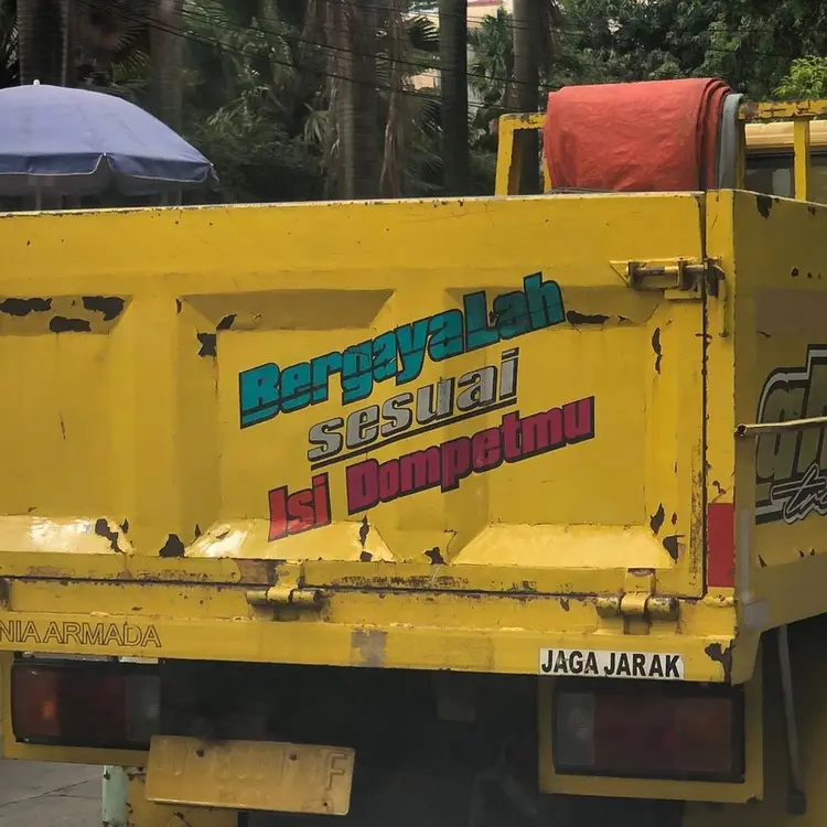 Tulisan Receh di Truk Ini Sukses Hilangkan Bete di Kemacetan, Ada yang Bikin Ngakak hingga Jadi ...