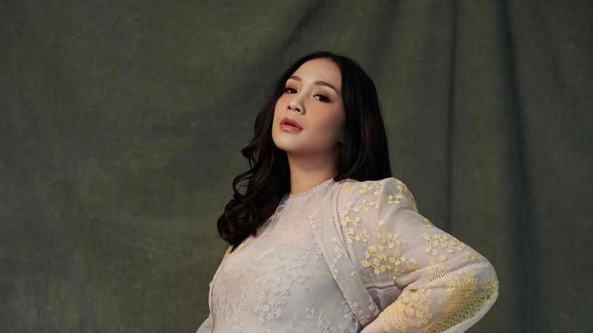 10 Ide Dress Kondangan untuk Bumil ala Seleb, Nagita Slavina-Lesti Kejora - Photo Fimela.com