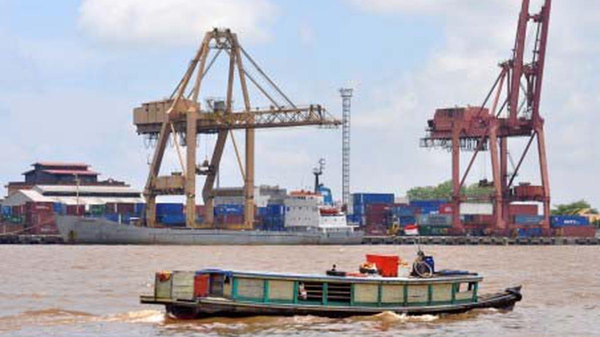Pasokan Barang ke Natuna Kini Lewat Pelabuhan Pontianak