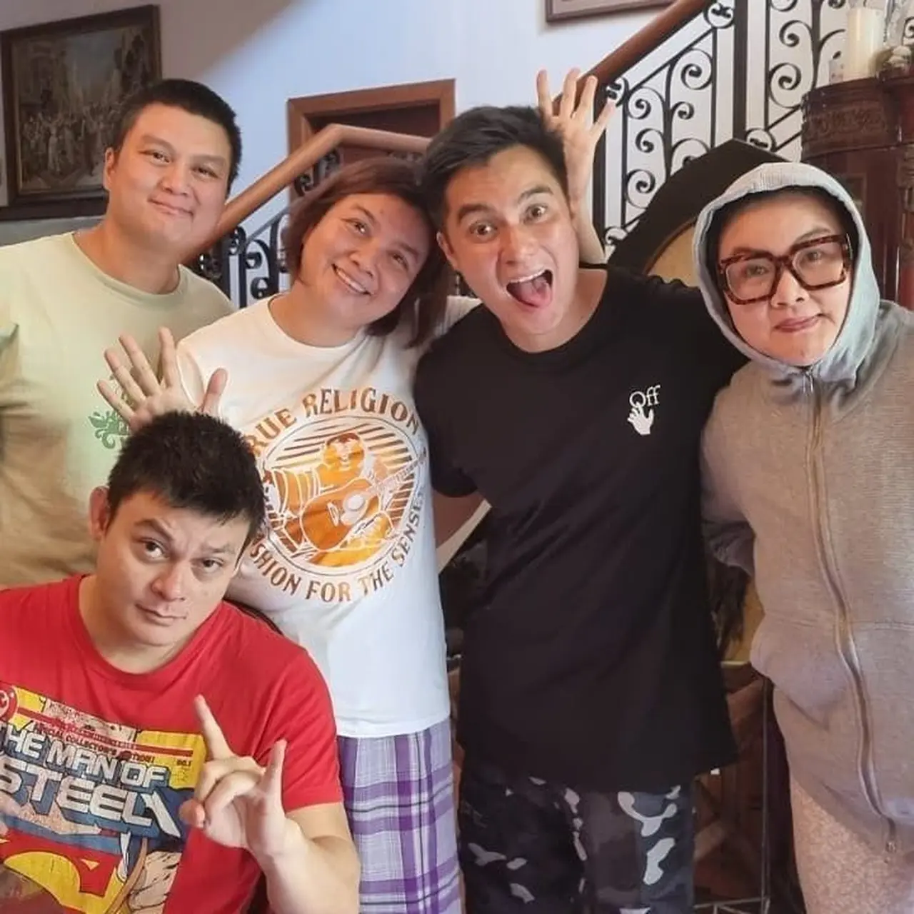 10 Potret Kakak Baim Wong yang Paling Jarang Nongol, Ternyata Mirip ...