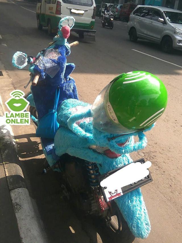 6 Motor Driver Ojek Online Ini Tampilannya Heboh, Penumpang Tepuk Jidat
