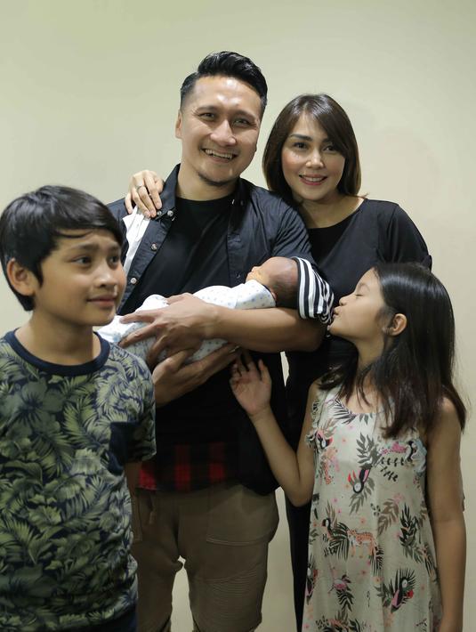 Fenita Arie Teriak Lebih Kencang Lahiran Anak Ketiga - Photo Fimela.com