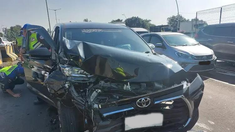 Tabrakan Beruntun di Tol Wiyoto Wiyono, Libatkan 5 Mobil dan 2 Korban ...