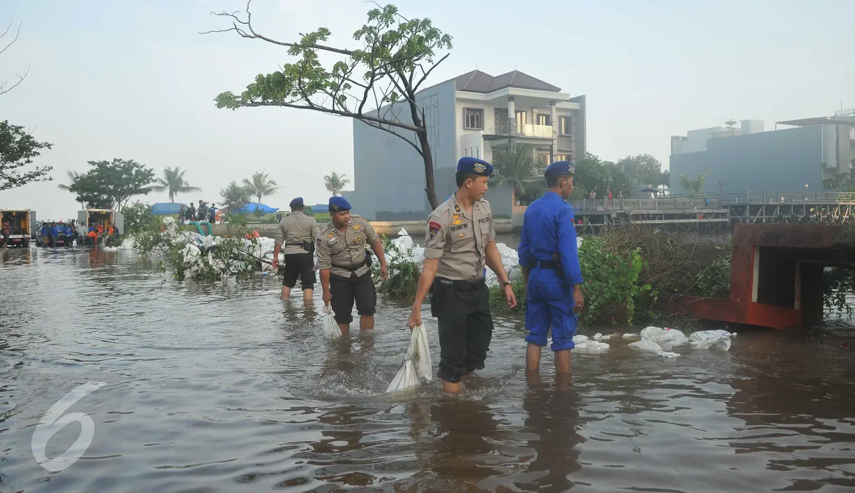 Akibat Tanggul Jebol Perumahan Pantai Mutiara Terendam Banjir - Foto ...