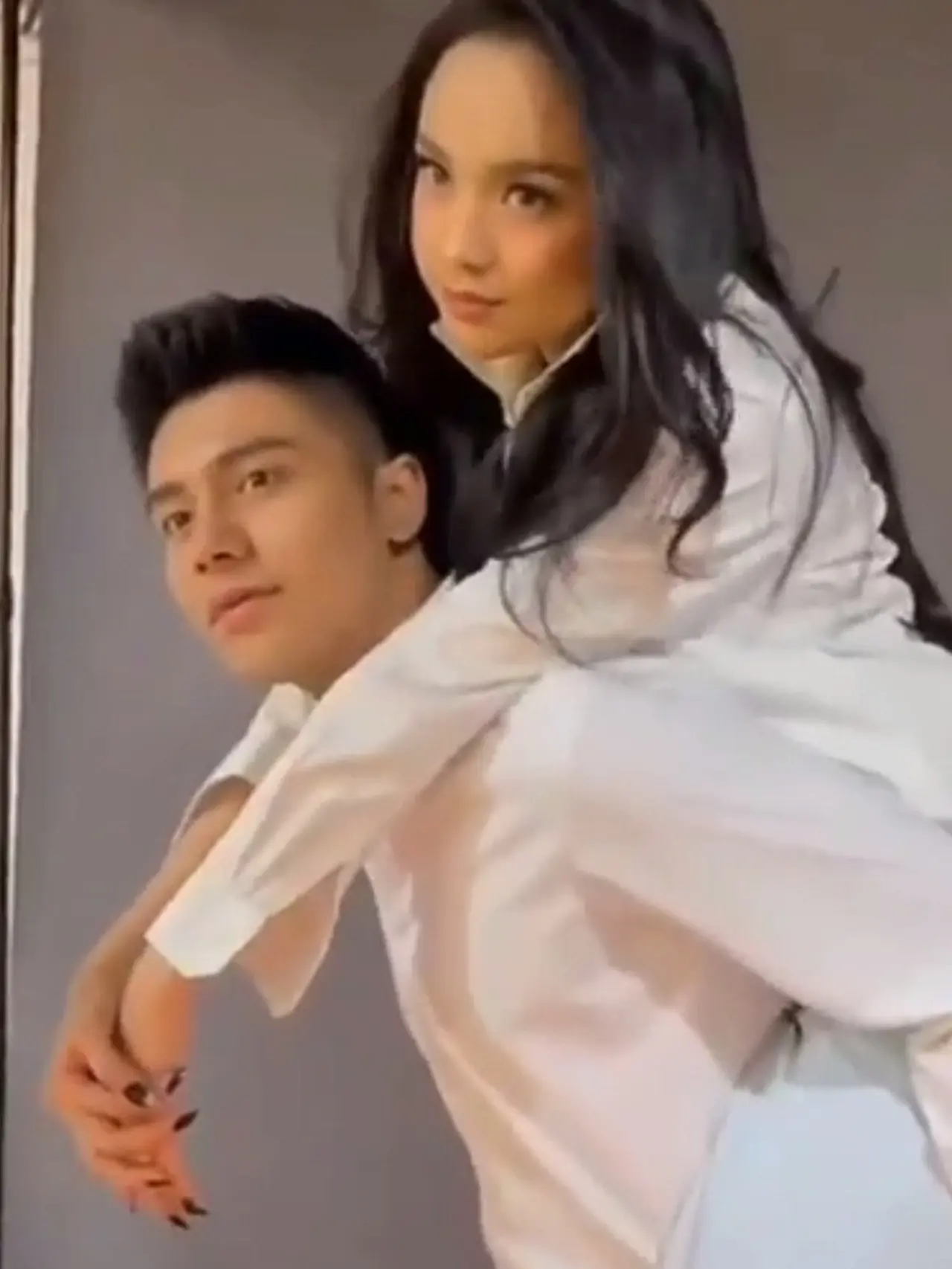 7 Gaya Photoshoot Lyodra Ginting dan Riza Syah, Makin Lengket - Hot ...