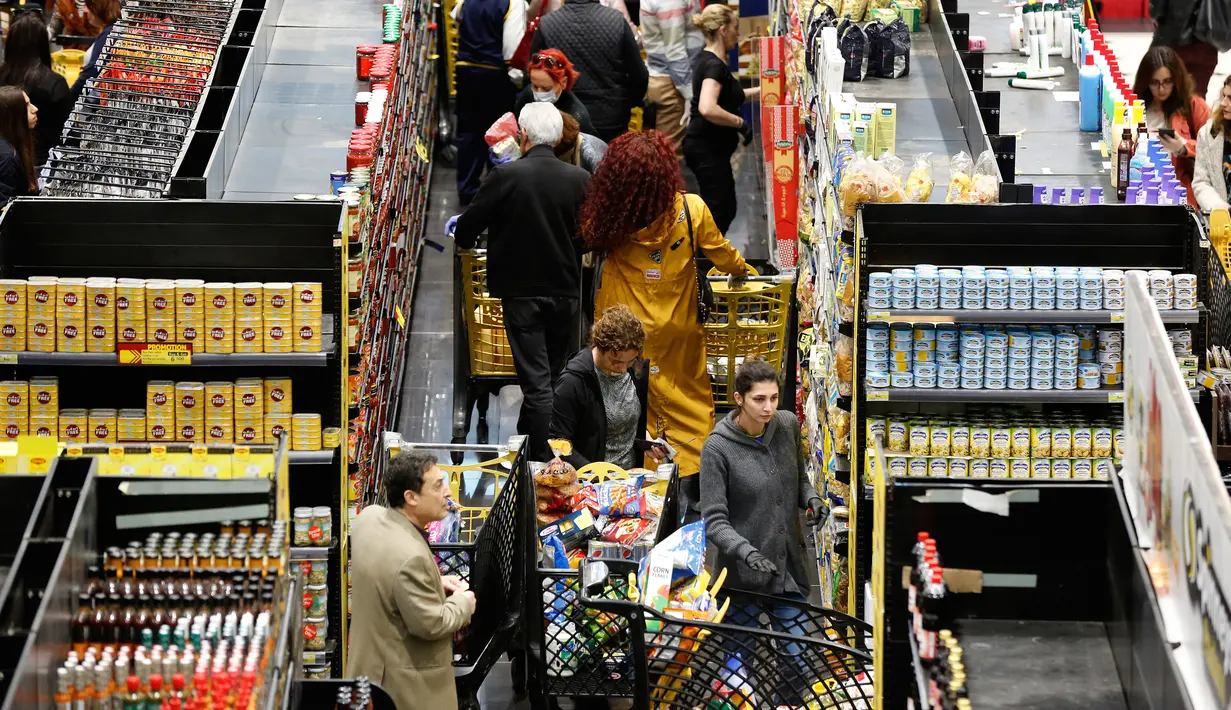 FOTO: Warga Lebanon Serbu Supermarket Karena Virus Corona COVID-19 - Foto Liputan6.com