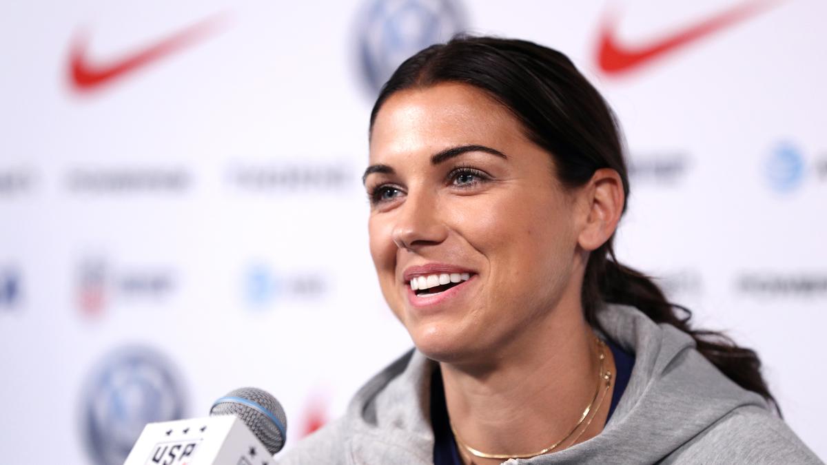 Diet ala Alex Morgan, Pesepak Bola Perempuan Berparas Cantik ...